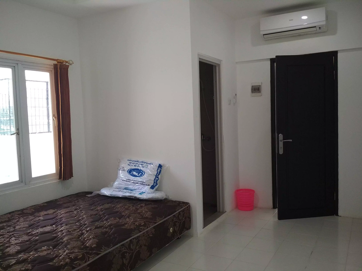 Double Deluxe Room - Kamar Kost Jakarta Barat | Kos Boss House